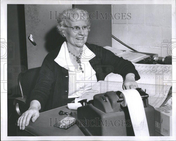 1957 Press Photo Mrs Elsa Woodrow Allen park Village - RRV72381 ...