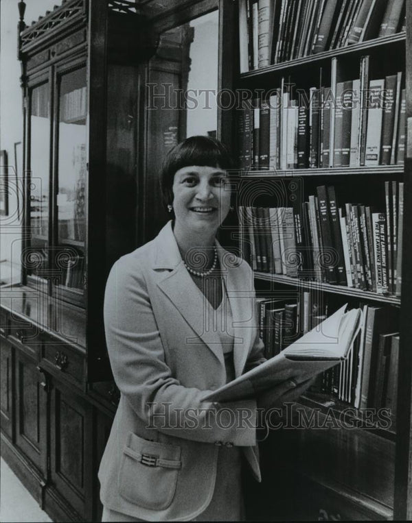 Lisa Drew, editor of Roots, 1980 vintage press photo print - Historic ...