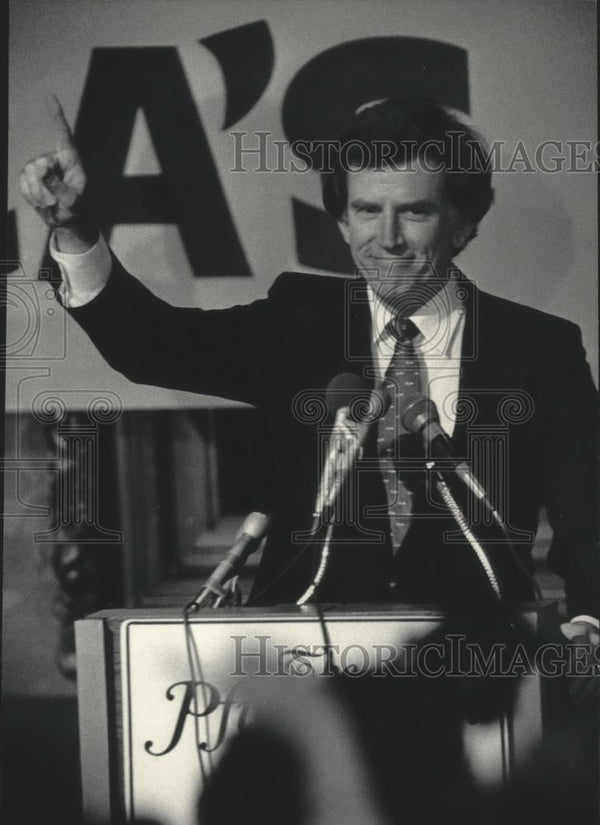 Gary Hart, presidential candidate, in Milwaukee, 1984 vintage press ...