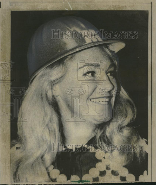 1969 Press Photo Boston Rosie Riveter Mrs Joan Kennedy - RRV14243 ...