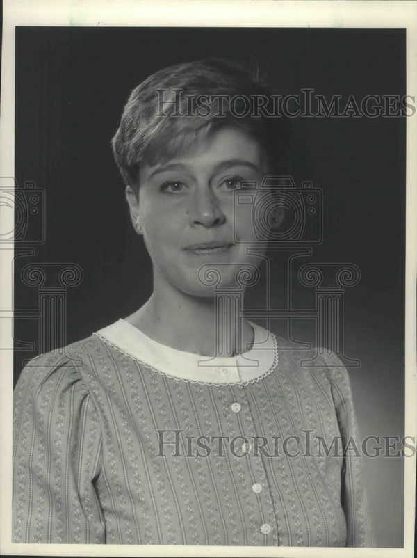 Lynne Morrison teacher and crafts expert head shot, 1985 vintage press ...