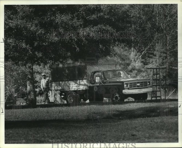 Montgomery city employees unload truck, Alabama , 1980 Vintage Press ...