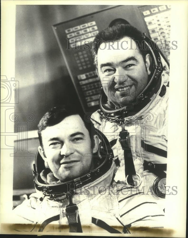 Russian spacemen Yuri Romanenko and Georgi M. Grechko, Soyuz 26, 1977 ...