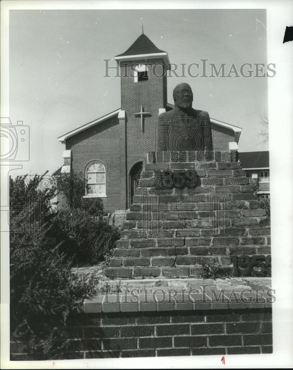 Statue of Cudjoe Lewis at Union Baptist Church, Mobile, Alabama, 1980 ...