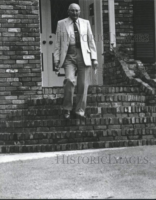 Terrell Walker leaving residence , 1982 Vintage Press Photo - Historic ...