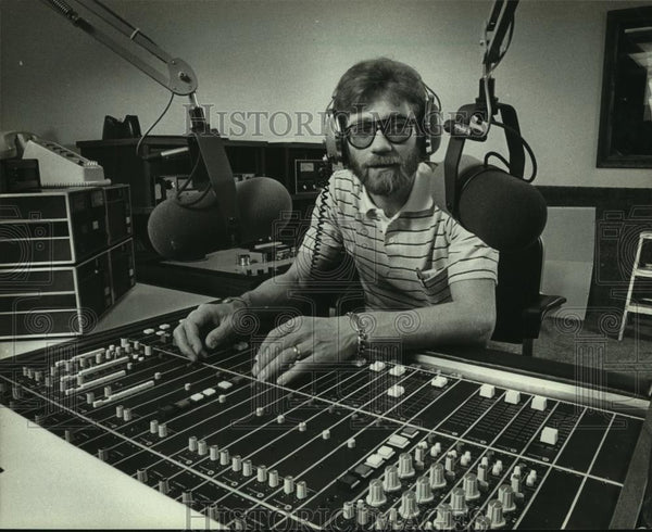 Michael St. James, WMJL program director, 1982 vintage press photo ...