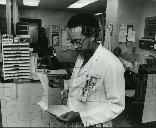 Doctor Ransom at work in emergency room at UAB's Hospital, 1982 Vintage ...
