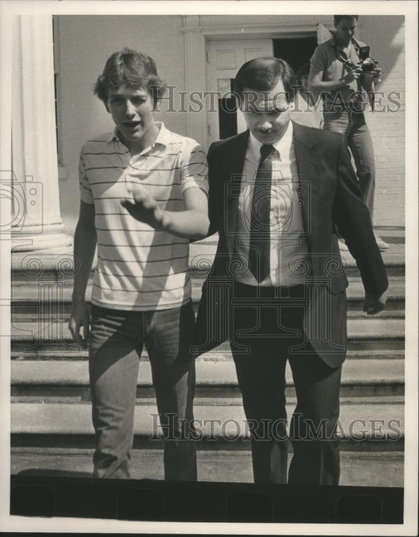 Scott Davis, Murder Suspect, Leaves Court , 1985 Vintage Press Photo ...