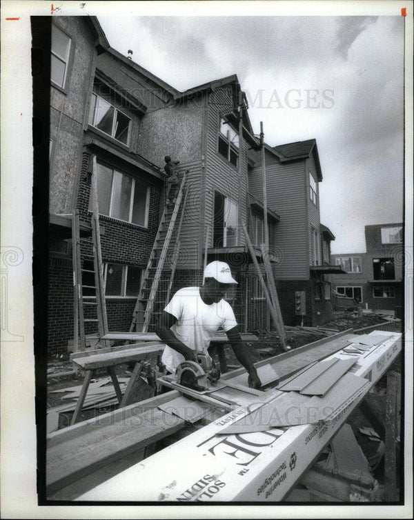 1992 Press Photo Lester Morgan Cultural Gardens Apartment - DFPD61177 ...