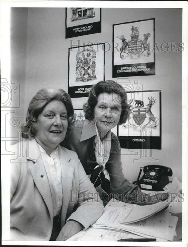 Ann Robinson & Jane Head at desk , 1979 Vintage Press Photo - Historic ...