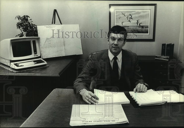 Al G. Sterner, Wisconsin banker, 1983 vintage press photo print ...