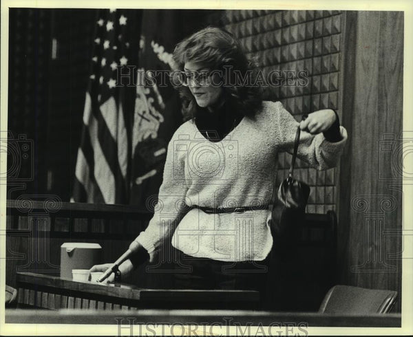 Marilyn Mee at Christ Seraphim hearing, 1980 vintage press photo print ...