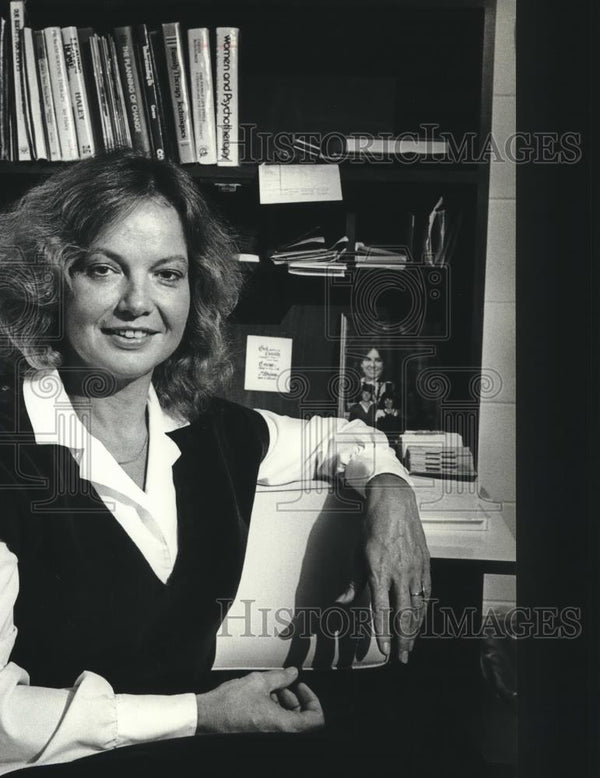 Therapist Judith Strauss-Tietyen, Milwaukee, 1981 vintage press photo ...