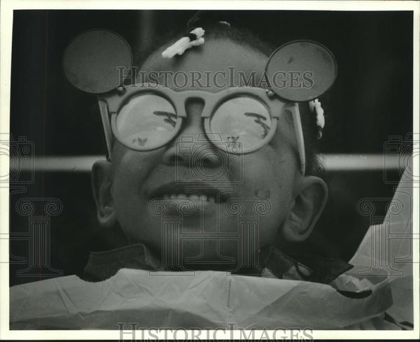 Kiera Garrett Wears Sunglasses at Summerfest in Milwaukee, 1993 vintage ...