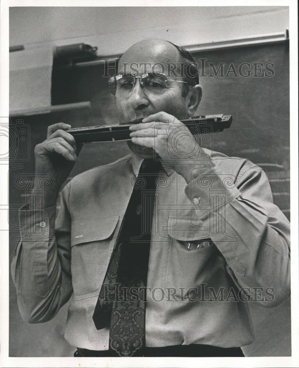 Morry Feldman plays his harmonica for his class at Court, 1986 Vintage ...
