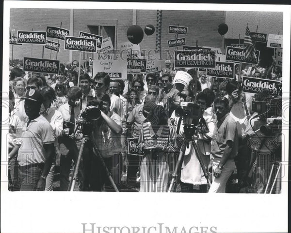 press & people at Charles Graddick Rally in Montgomery, Alabama, 1986 ...