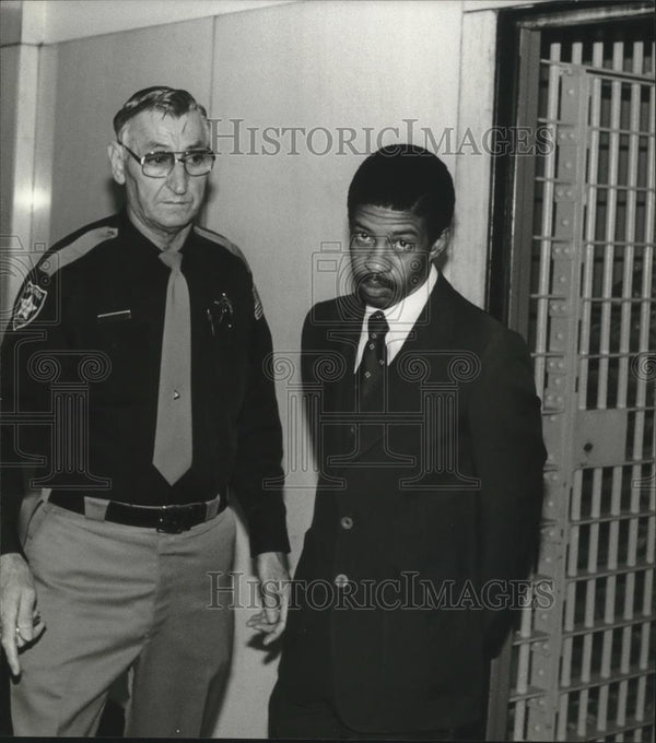 Louis Lowe III with deputy, Alabama , 1982 Vintage Press Photo ...