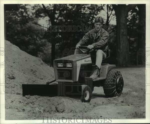 Simplicity Manufacturing new garden tractors, Port Washington, 1987 ...