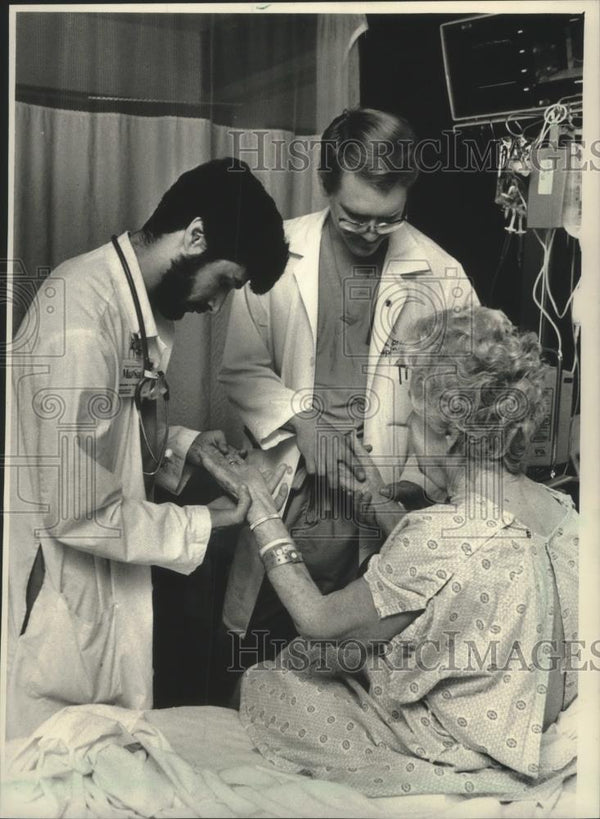 Doctors at Sinai Samaritan Medical Center examine patient., 1988 ...