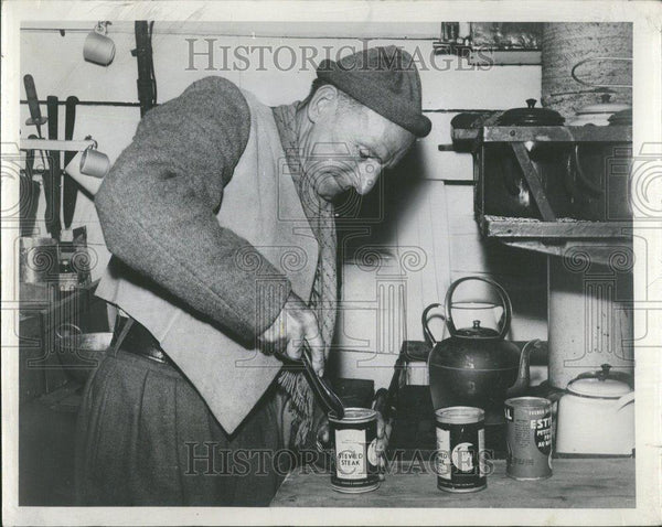 1957 Press Photo Walter Godfrey Mayflower Canned Food - RRV43321 ...
