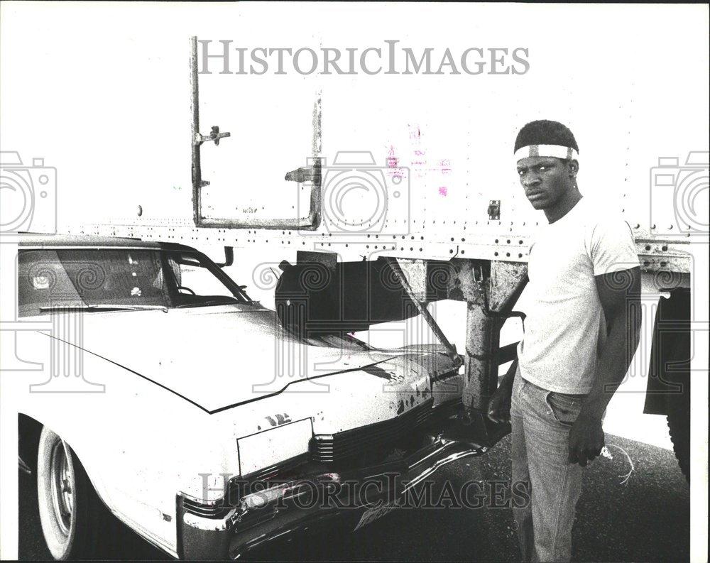 1979 Press Photo Car Truck Accident Jerry Perry - RRV57515 - Historic ...