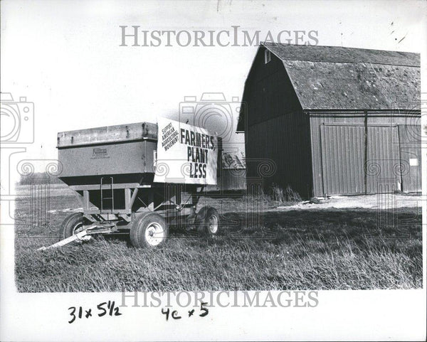 1968 Press Photo Angry Michigan Farmers protest - RRV71537 - Historic ...