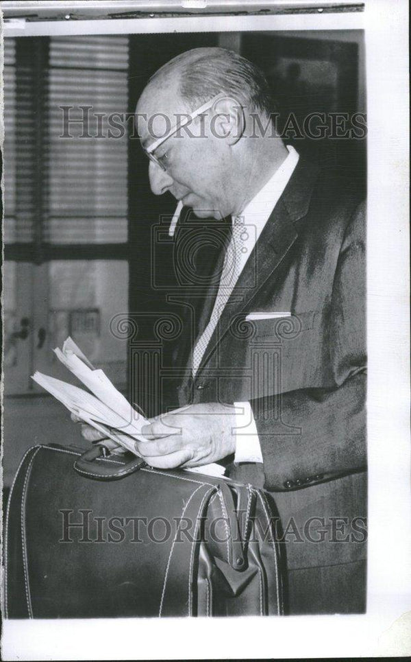 1958 Press Photo Sort Briefcase Louis Rothschild Paper - RRV56071 ...