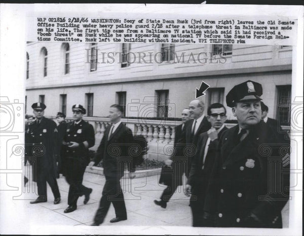1966 Press Photo Dean Rusk Police Guard Bomb Threat - RRV39083 ...