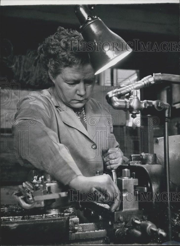 Press Photo The Woman Engineer: Ruth Farris sets her Jigs - Historic Images