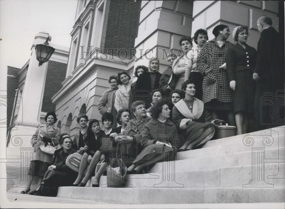 1958 Press Photo NAAFI Volunteers called in for canteen duty in Cyprus ...