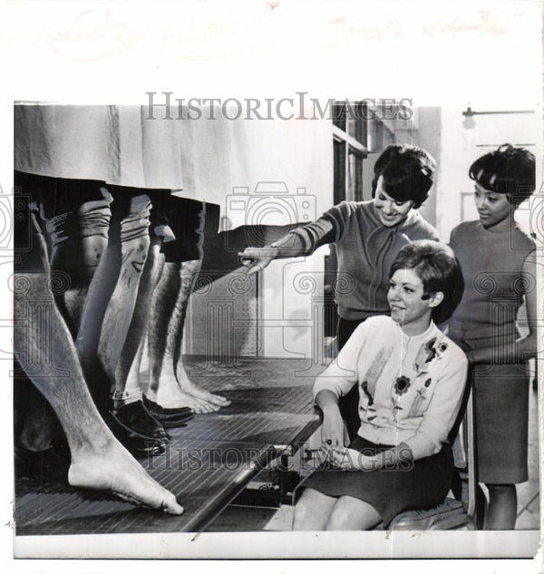 Flint Junior College Leg Art Contest 1967 Vintage Press Photo Print ...