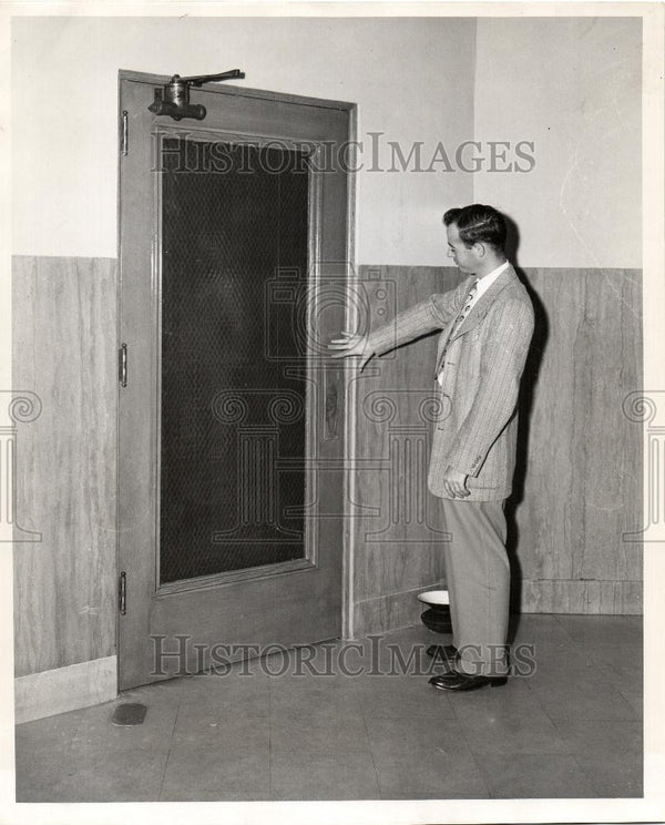 Leo Bush Undated Vintage Press Photo Print - Historic Images