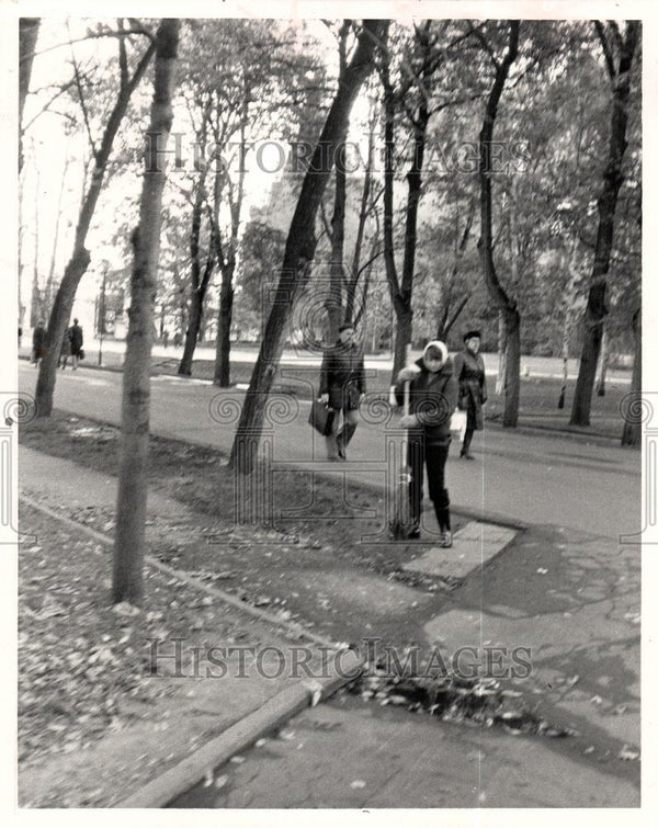 Leningrad Russia Soviet street sweeps 1983 Vintage Press Photo Print ...
