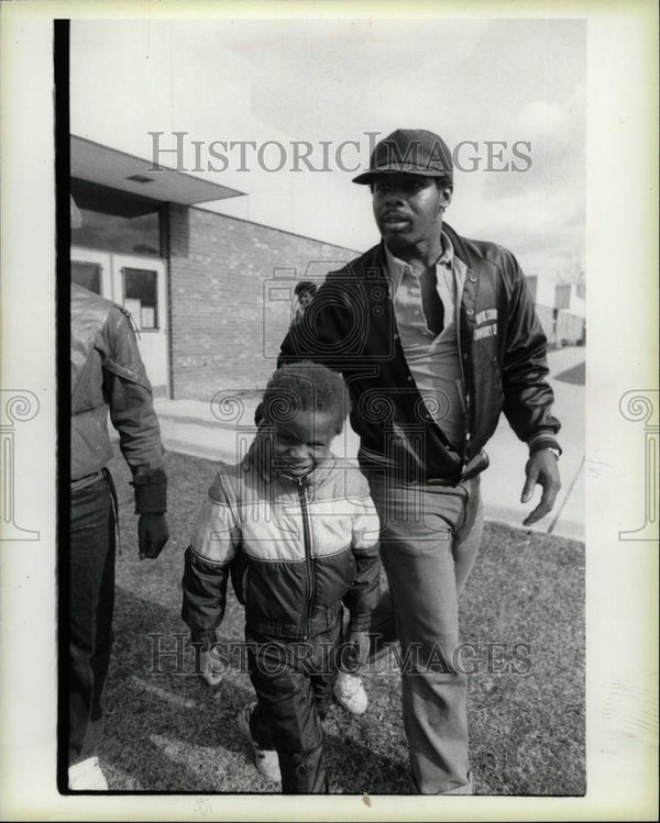 mr thomas with son landers thomas 1985 Vintage Press Photo Print ...
