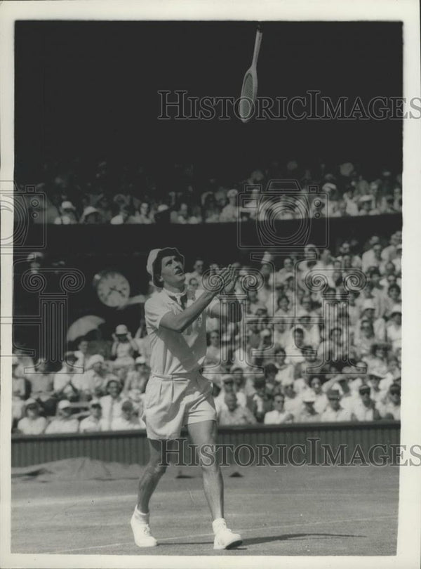 1957 Press Photo Wimbledon Championships,Neal Fraser of Australia ...