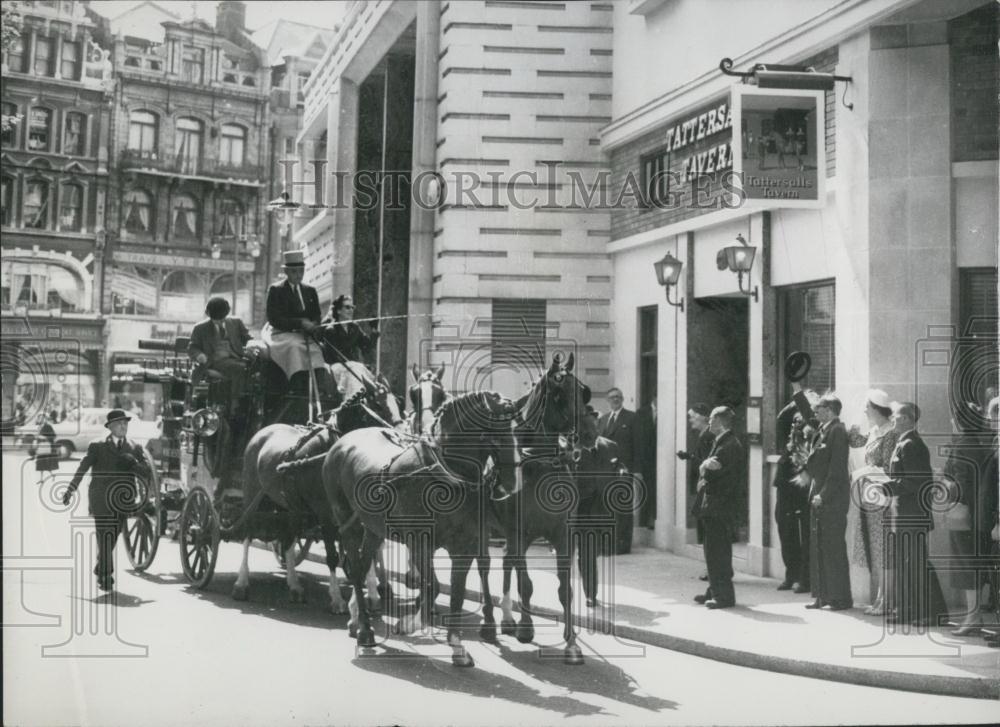 Tattersalls Tavern, Red Rover Coach, London 1958 Vintage Press Photo ...