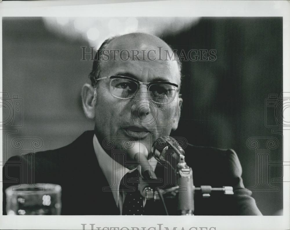 1973 Press Photo Robert C. Mardian testifying at the Senate Watergate ...
