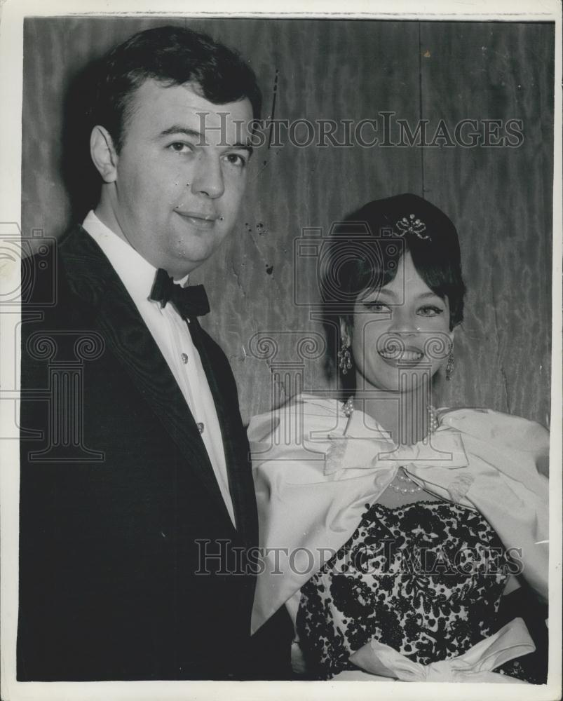 1961 Press Photo Leslie Carron, Warner Theatre - Historic Images