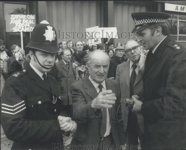 1974 Press Photo Mr. Hugh Scanlon and police at TGWU rally - Historic ...
