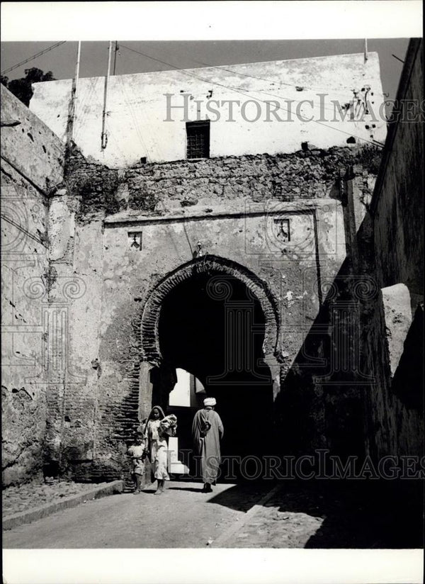 Press Photo old native quarter of Tangier is surrounded by thick old b ...