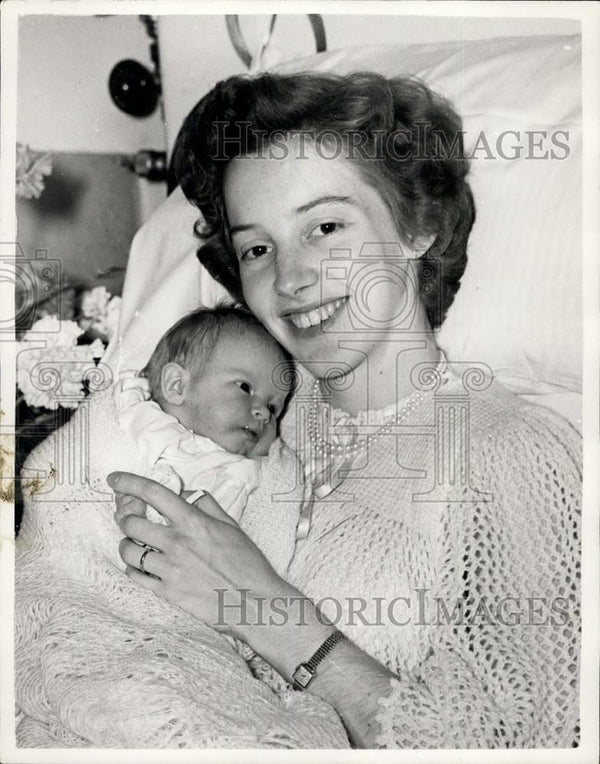 1955 Press Photo Lady Primrose seen with her baby daughter - Historic ...