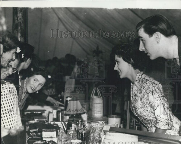 1985 Press Photo Queen Mother Organises Sale Of Work Queen And Princes ...