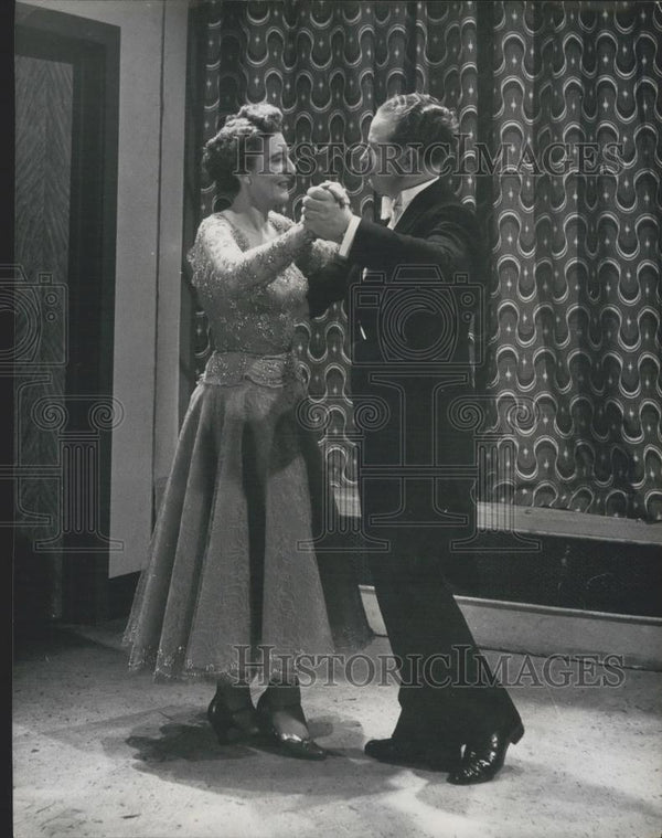 Press Photo Old-Time Dance Experts Demonstrate Their Coronation Dance ...
