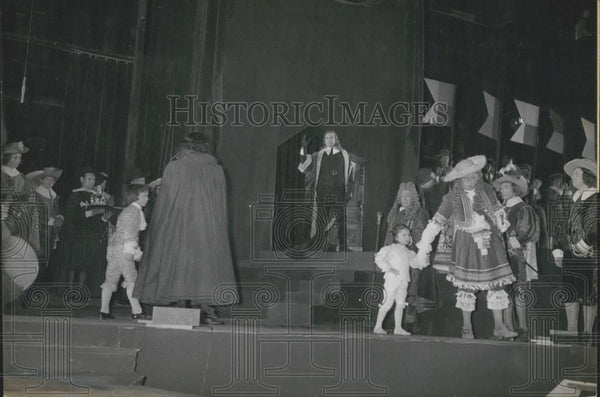 1956 Press Photo Victor Hugo's play 'Cromwell - Historic Images