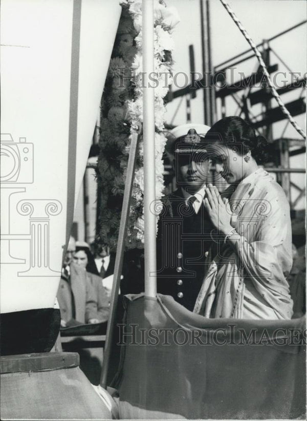 1958 Press Photo IN Kuthar, Mrs Usha Rajwade, Ship Launching - Historic ...