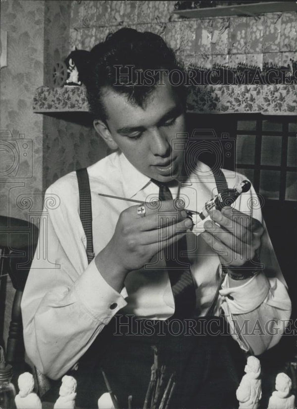 Press Photo Bob Couchman, Toys For Orphans, White Crusader Movement, C ...