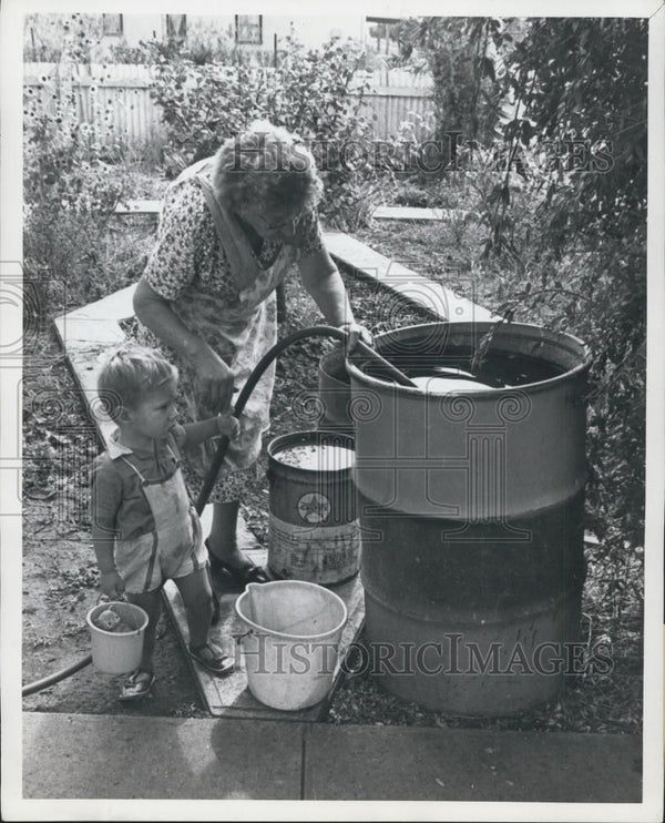 Press Photo Mrs EJ Dwyer, Raymond Colvin, Tullibigeal Water Train ...