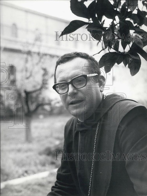 Press Photo St Paul Basilica Abbot Don Giovanni Franzoni Discussing Ul ...