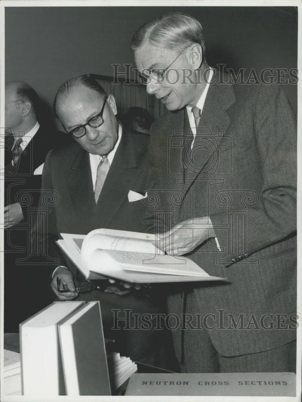 1957 Press Photo Nuclear Minister Prof. Balke in Nuclear Library ...