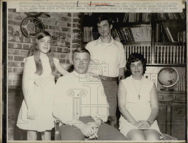 1973 Press Photo Astronaut Paul J Weitz and his family at home - RSL67 ...